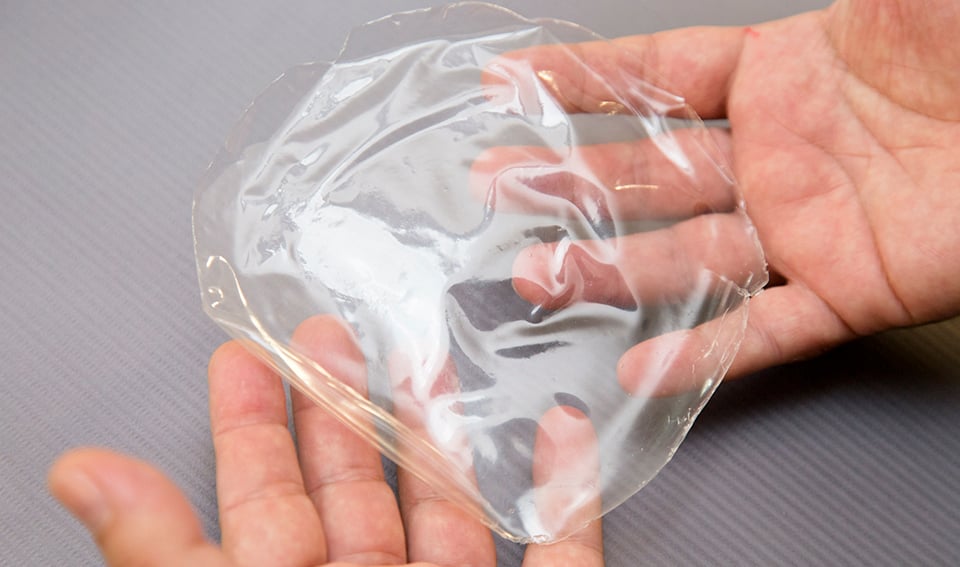 Fabrican plástico biodegradable con almidón de yuca - América Latina y ...