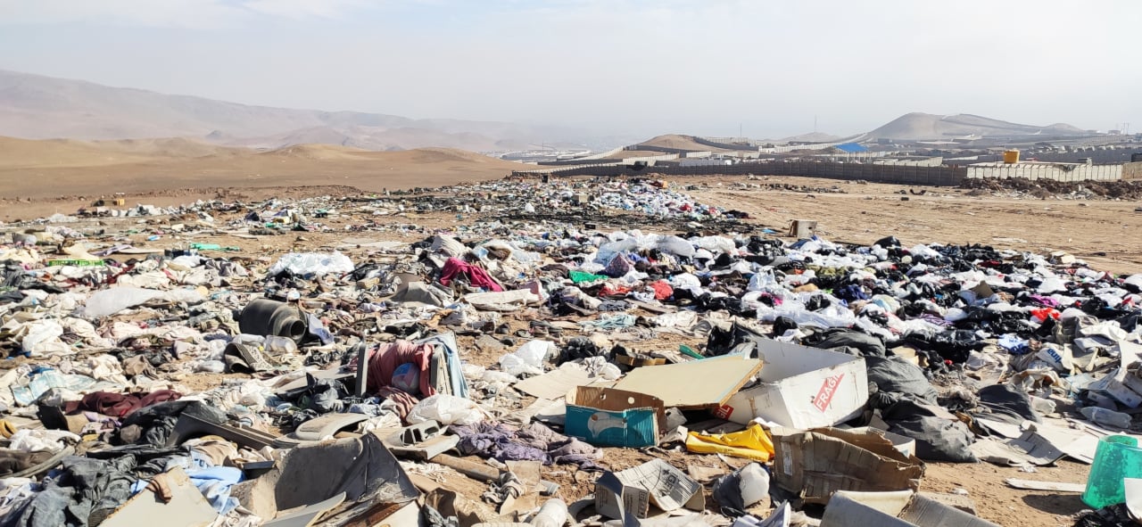 Cementerios de ropa: el costo de la fast fashion en América Latina ...